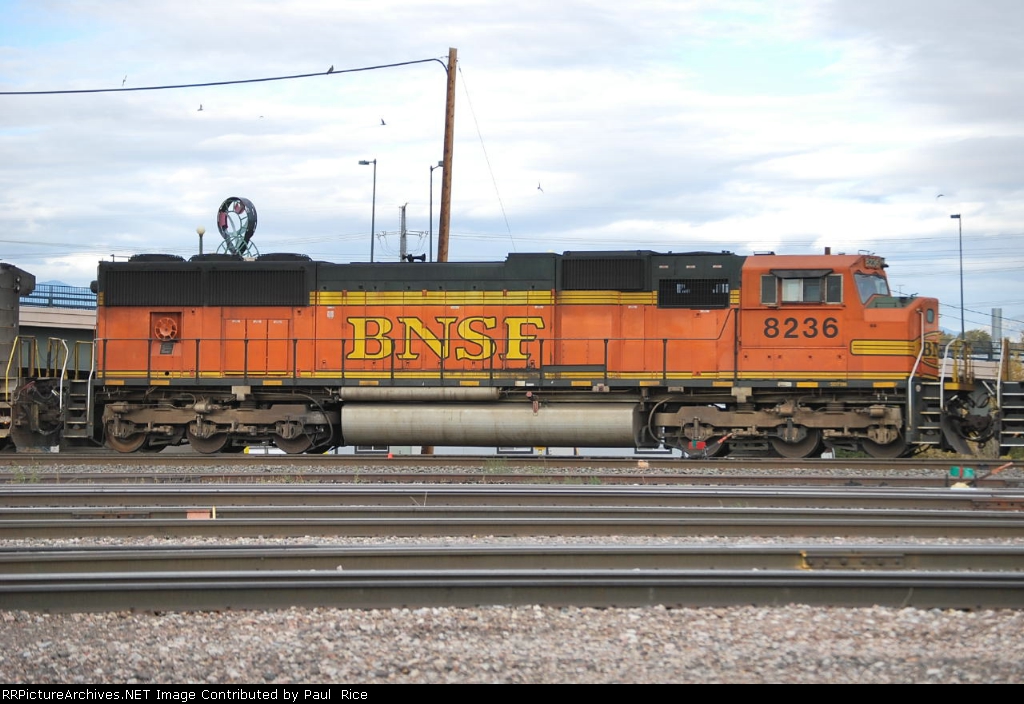 BNSF 8236